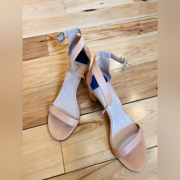 Stuart Weitzman | Shoes | Stuart Weitzman Beige Leather Sandals | Poshmark